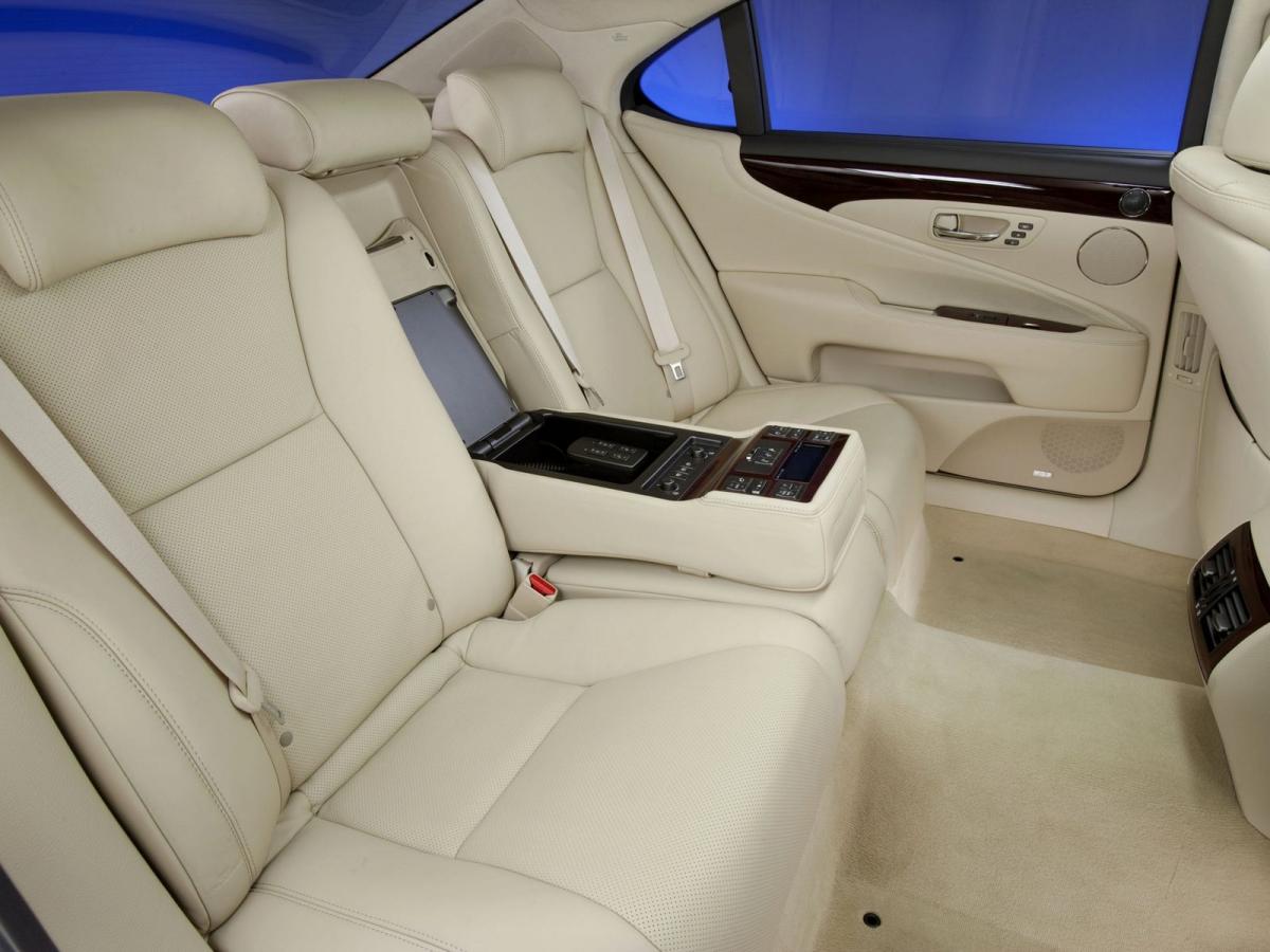 Lexus LS IV 600h V8 (445 Hp) Hybrid AWD CVT